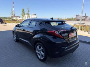 Черный Тойота C-HR 2018 в Вильнюс, объемом двигателя 1.80 л и пробегом 83 тыс. км за 17450 €, фото 5 на AUTOMOTO.COM.LV
