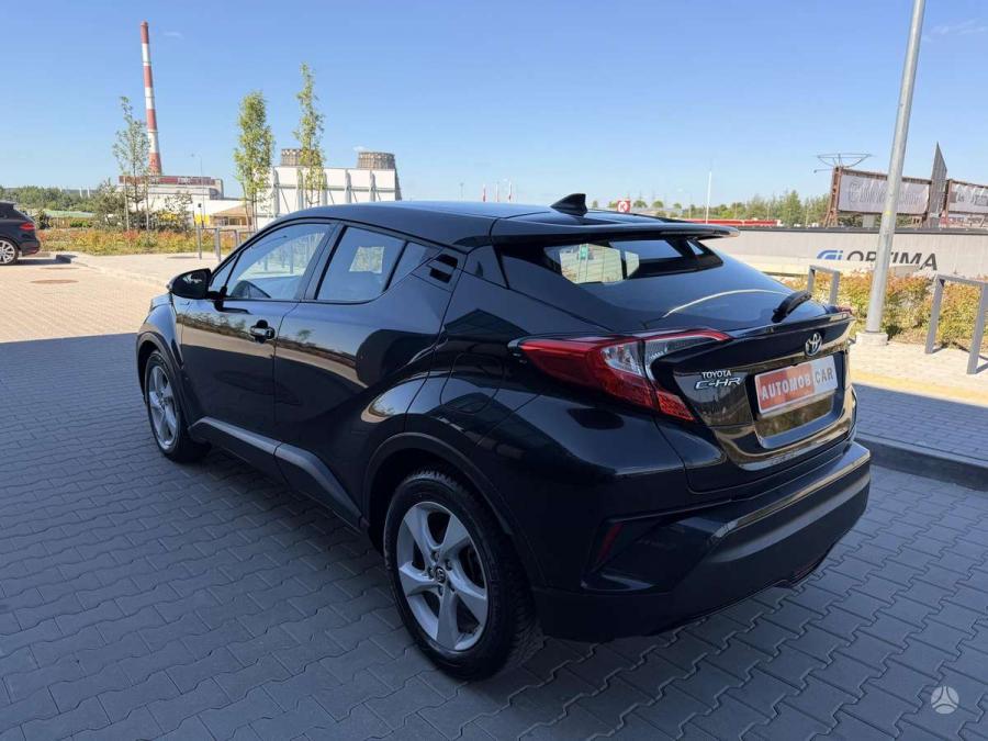 Черный Тойота C-HR 2018 в Вильнюс, объемом двигателя 1.80 л и пробегом 83 тыс. км за 17450 €, фото 5 на AUTOMOTO.COM.LV