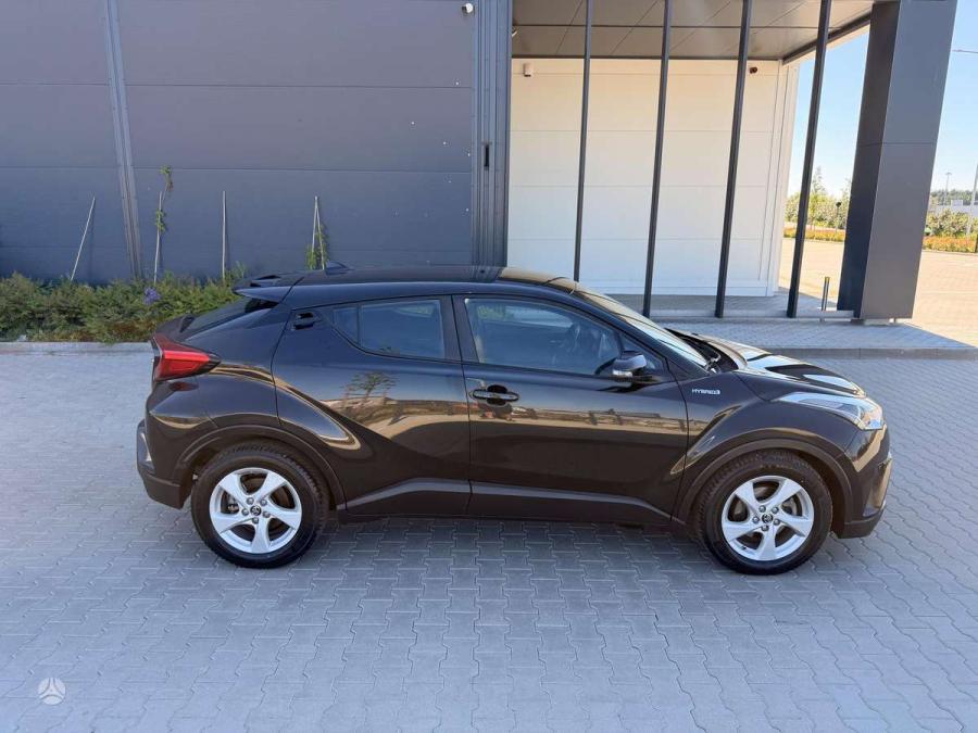 Черный Тойота C-HR 2018 в Вильнюс, объемом двигателя 1.80 л и пробегом 83 тыс. км за 17450 €, фото 8 на AUTOMOTO.COM.LV