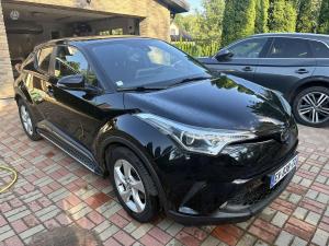 Melns Toyota C-HR 2018 Viļņa, ar dzinēja tilpumu 1.20 L un nobraukumu 198 tūkst. km par 9250 €, foto  vietnē AUTOMOTO.COM.LV