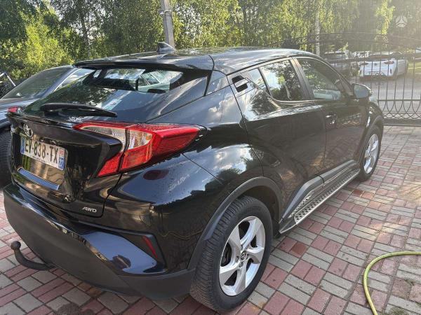 Black Toyota C-HR 2018 in Vilnius, with an engine capacity of 1.20 L and mileage of 198 thousand km for 9250 €, photo 4 on AUTOMOTO.COM.LV