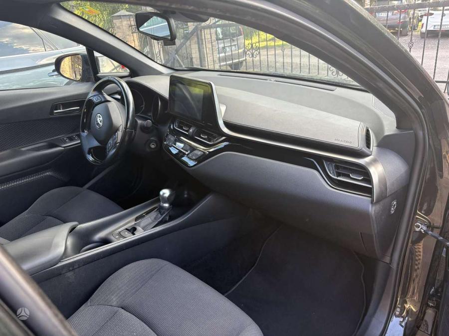 Черный Тойота C-HR 2018 в Вильнюс, объемом двигателя 1.20 л и пробегом 198 тыс. км за 9250 €, фото 6 на AUTOMOTO.COM.LV