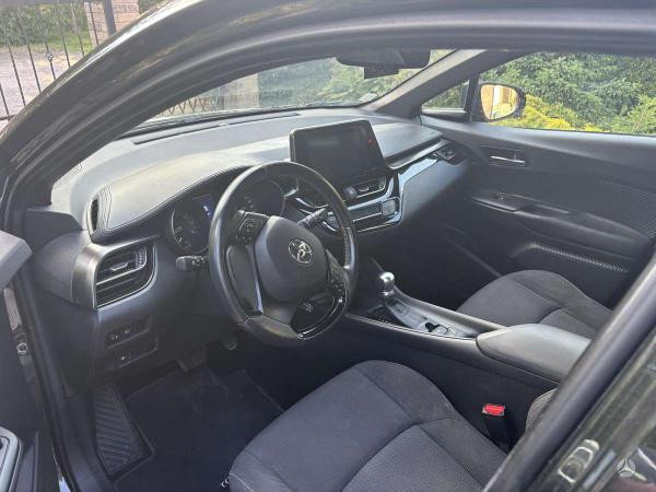 Black Toyota C-HR 2018 in Vilnius, with an engine capacity of 1.20 L and mileage of 198 thousand km for 9250 €, photo 7 on AUTOMOTO.COM.LV