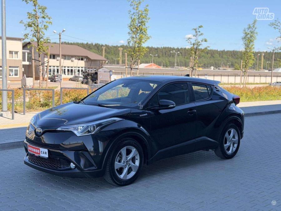 Melns Toyota C-HR 2018 Viļņa, ar dzinēja tilpumu 1.80 L un nobraukumu 83 tūkst. km par 17450 €, foto 1 vietnē AUTOMOTO.COM.LV