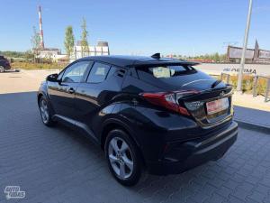 Melns Toyota C-HR 2018 Viļņa, ar dzinēja tilpumu 1.80 L un nobraukumu 83 tūkst. km par 17450 €, foto 5 vietnē AUTOMOTO.COM.LV