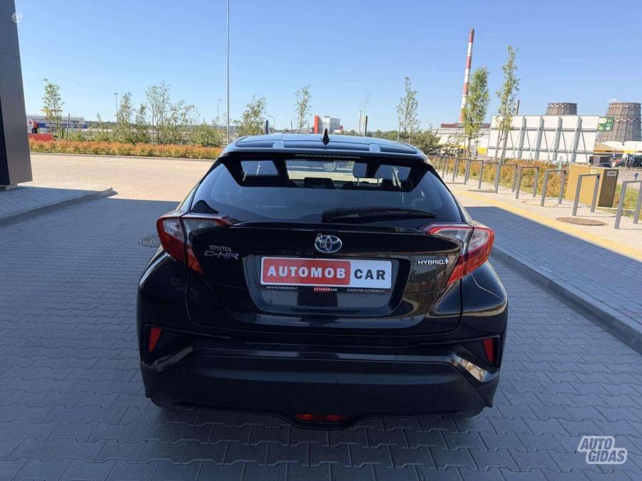 Melns Toyota C-HR 2018 Viļņa, ar dzinēja tilpumu 1.80 L un nobraukumu 83 tūkst. km par 17450 €, foto 6 vietnē AUTOMOTO.COM.LV