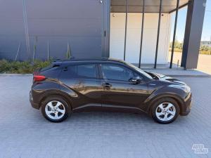Melns Toyota C-HR 2018 Viļņa, ar dzinēja tilpumu 1.80 L un nobraukumu 83 tūkst. km par 17450 €, foto 8 vietnē AUTOMOTO.COM.LV