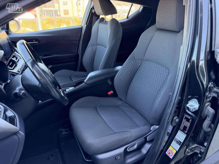 Melns Toyota C-HR 2018 Viļņa, ar dzinēja tilpumu 1.80 L un nobraukumu 83 tūkst. km par 17450 €, foto 15 vietnē AUTOMOTO.COM.LV