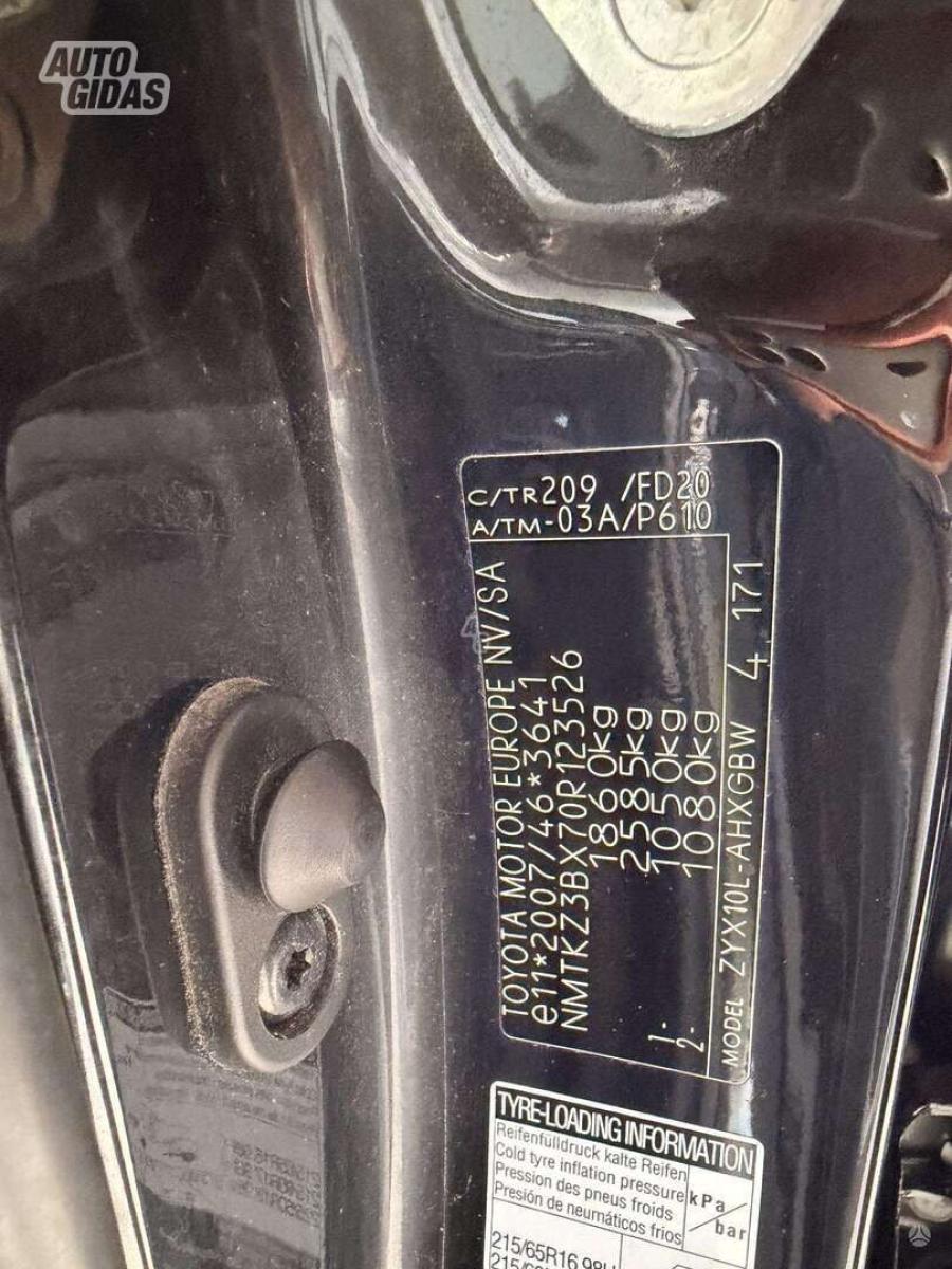 Melns Toyota C-HR 2018 Viļņa, ar dzinēja tilpumu 1.80 L un nobraukumu 132 tūkst. km par 17650 €, foto 11 vietnē AUTOMOTO.COM.LV