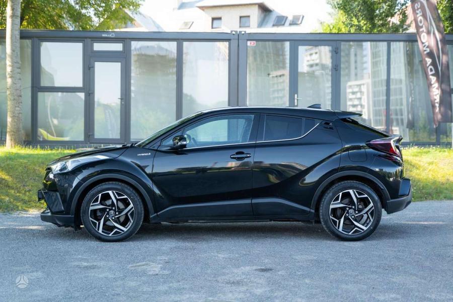 Melns Toyota C-HR 2018 Viļņa, ar dzinēja tilpumu 1.80 L un nobraukumu 183 tūkst. km par 14900 €, foto 9 vietnē AUTOMOTO.COM.LV