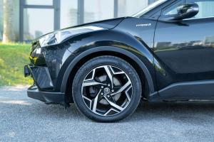 Melns Toyota C-HR 2018 Viļņa, ar dzinēja tilpumu 1.80 L un nobraukumu 183 tūkst. km par 14900 €, foto 10 vietnē AUTOMOTO.COM.LV