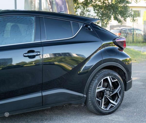 Melns Toyota C-HR 2018 Viļņa, ar dzinēja tilpumu 1.80 L un nobraukumu 183 tūkst. km par 14900 €, foto 10 vietnē AUTOMOTO.COM.LV