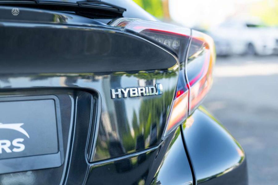 Melns Toyota C-HR 2018 Viļņa, ar dzinēja tilpumu 1.80 L un nobraukumu 183 tūkst. km par 14900 €, foto 17 vietnē AUTOMOTO.COM.LV