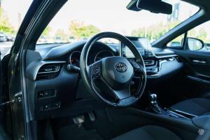 Melns Toyota C-HR 2018 Viļņa, ar dzinēja tilpumu 1.80 L un nobraukumu 183 tūkst. km par 14900 €, foto 18 vietnē AUTOMOTO.COM.LV
