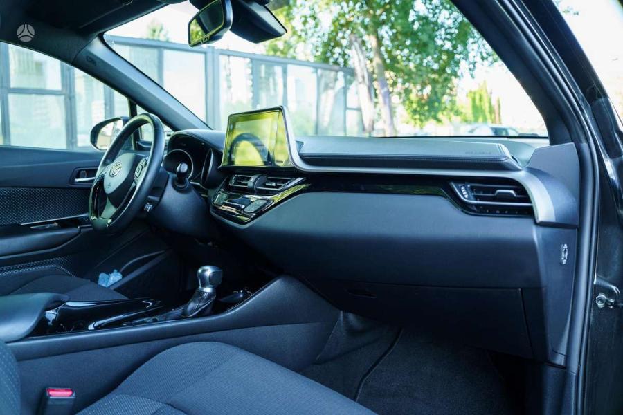 Melns Toyota C-HR 2018 Viļņa, ar dzinēja tilpumu 1.80 L un nobraukumu 183 tūkst. km par 14900 €, foto 20 vietnē AUTOMOTO.COM.LV
