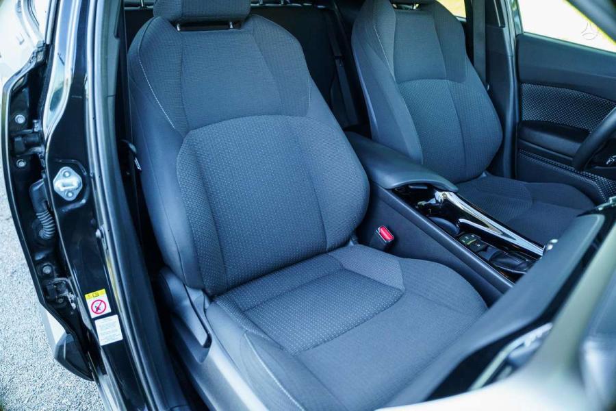 Melns Toyota C-HR 2018 Viļņa, ar dzinēja tilpumu 1.80 L un nobraukumu 183 tūkst. km par 14900 €, foto 21 vietnē AUTOMOTO.COM.LV