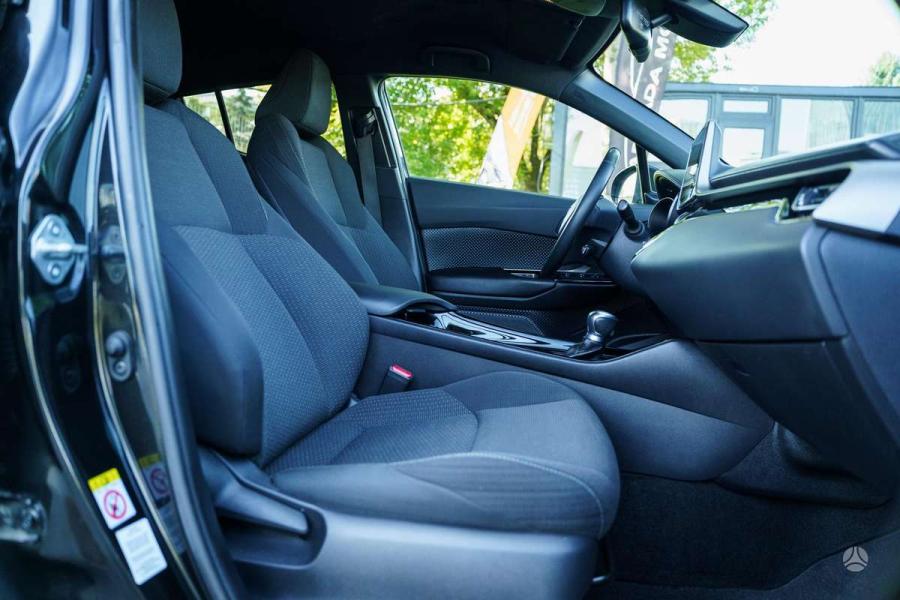 Melns Toyota C-HR 2018 Viļņa, ar dzinēja tilpumu 1.80 L un nobraukumu 183 tūkst. km par 14900 €, foto 22 vietnē AUTOMOTO.COM.LV