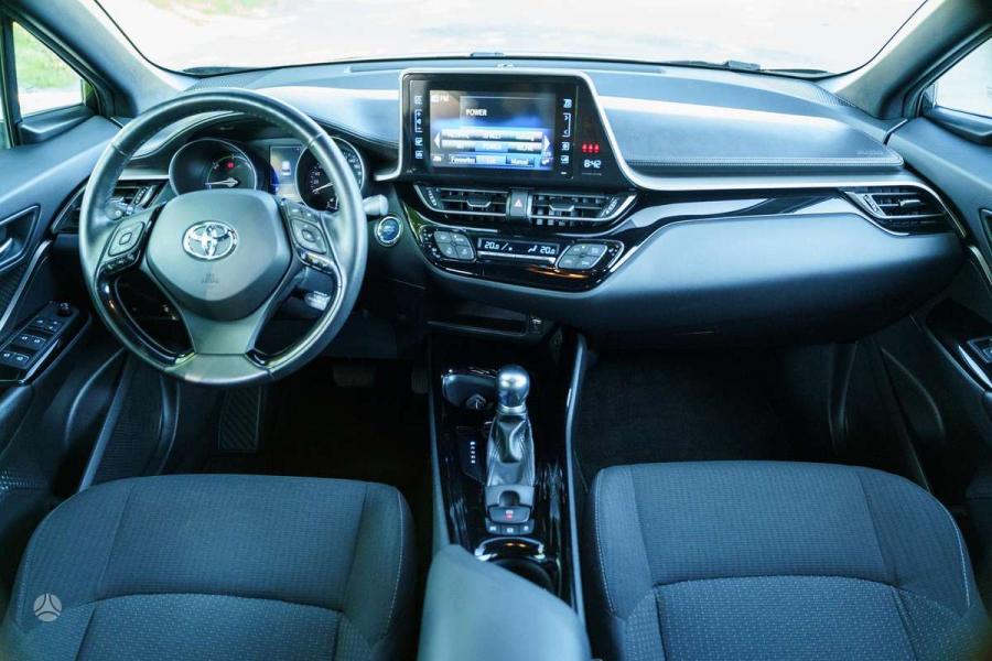 Melns Toyota C-HR 2018 Viļņa, ar dzinēja tilpumu 1.80 L un nobraukumu 183 tūkst. km par 14900 €, foto 24 vietnē AUTOMOTO.COM.LV