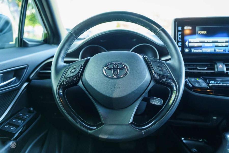 Melns Toyota C-HR 2018 Viļņa, ar dzinēja tilpumu 1.80 L un nobraukumu 183 tūkst. km par 14900 €, foto 25 vietnē AUTOMOTO.COM.LV