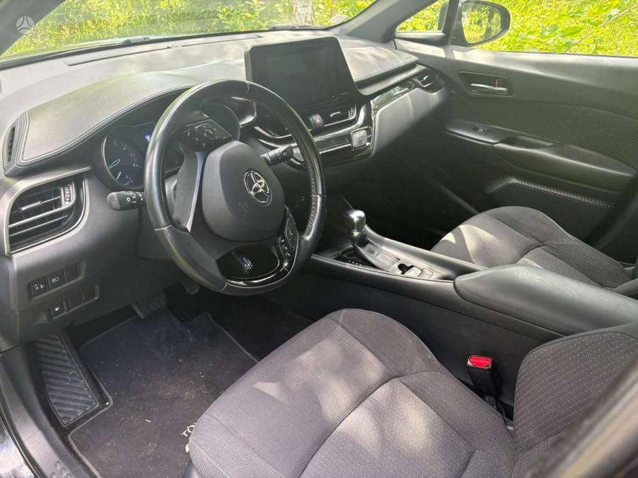 Melns Toyota C-HR 2018 Viļņa, ar dzinēja tilpumu 1.20 L un nobraukumu 200 tūkst. km par 11300 €, foto 6 vietnē AUTOMOTO.COM.LV
