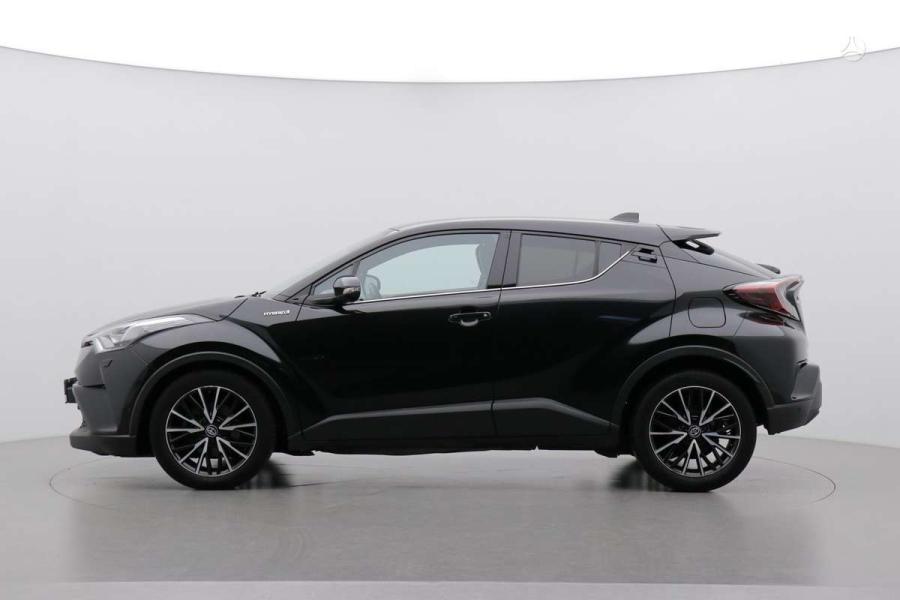 Black Toyota C-HR 2018 in Vilnius, with an engine capacity of 1.80 L and mileage of 123 thousand km for 19900 €, photo 5 on AUTOMOTO.COM.LV