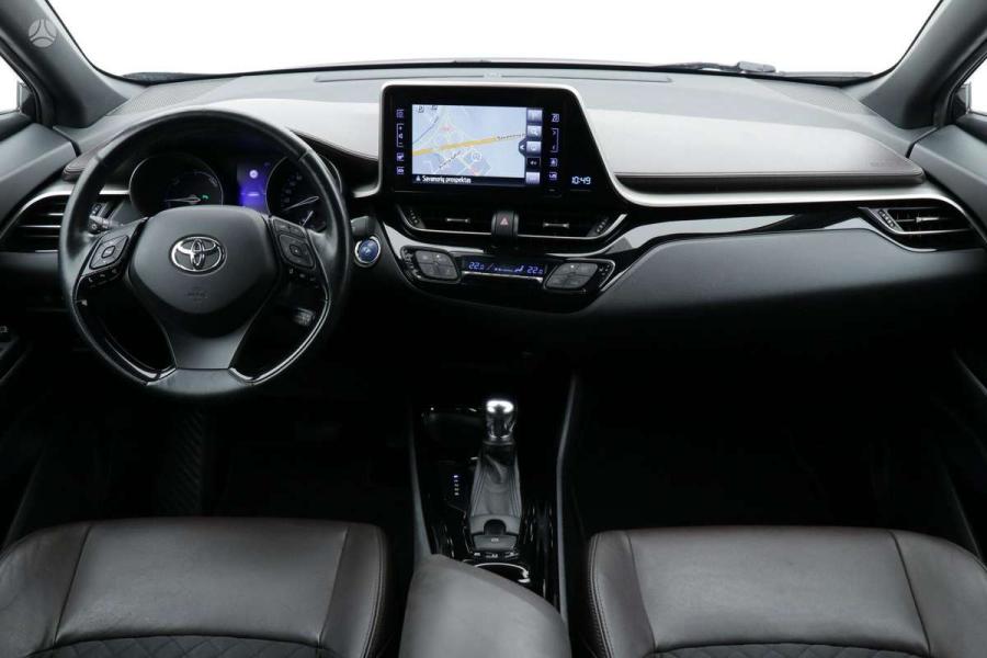 Black Toyota C-HR 2018 in Vilnius, with an engine capacity of 1.80 L and mileage of 123 thousand km for 19900 €, photo 8 on AUTOMOTO.COM.LV