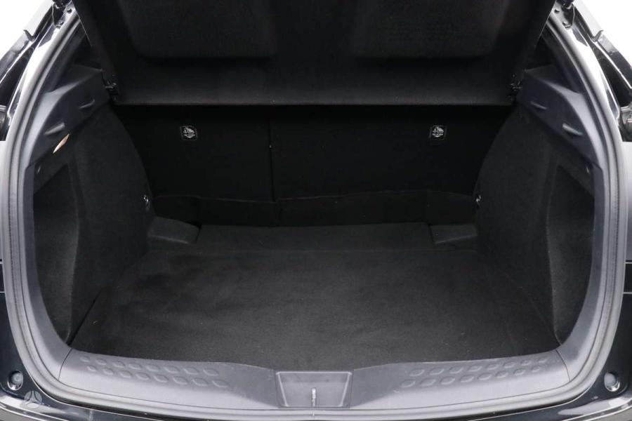 Black Toyota C-HR 2018 in Vilnius, with an engine capacity of 1.80 L and mileage of 123 thousand km for 19900 €, photo 12 on AUTOMOTO.COM.LV