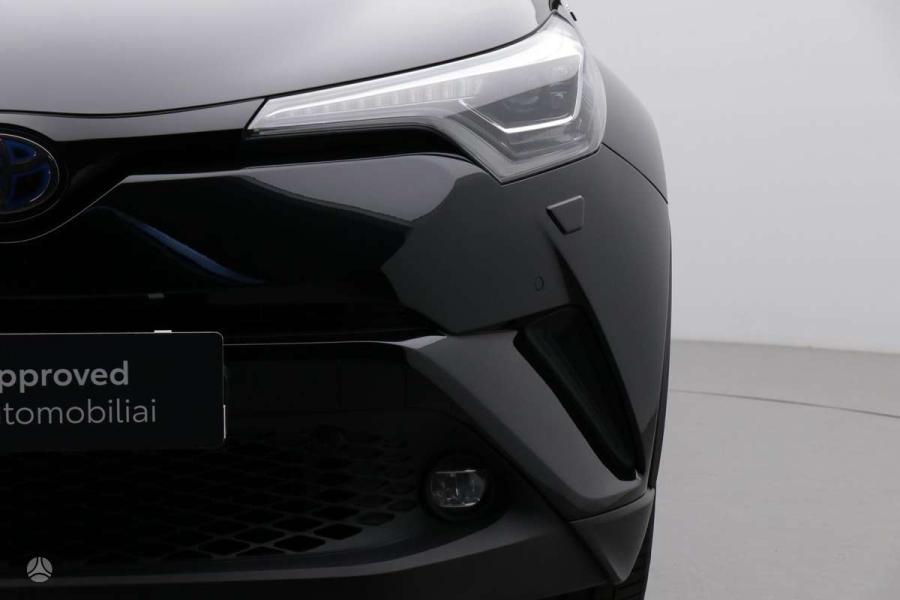 Black Toyota C-HR 2018 in Vilnius, with an engine capacity of 1.80 L and mileage of 123 thousand km for 19900 €, photo 21 on AUTOMOTO.COM.LV