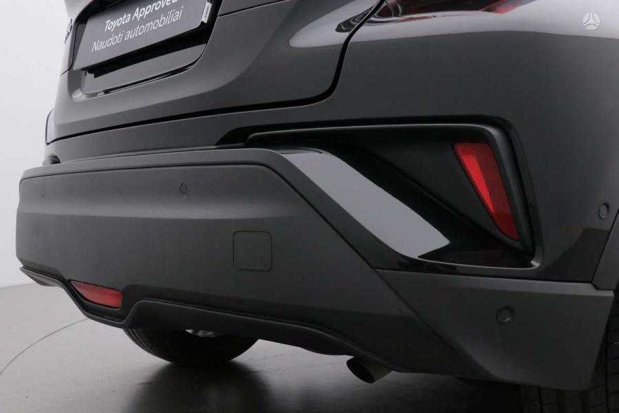 Black Toyota C-HR 2018 in Vilnius, with an engine capacity of 1.80 L and mileage of 123 thousand km for 19900 €, photo 22 on AUTOMOTO.COM.LV