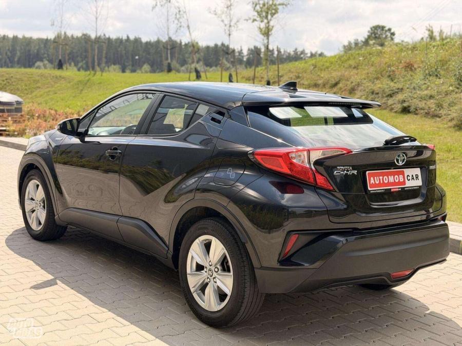 Melns Toyota C-HR 2018 Viļņa, ar dzinēja tilpumu 1.80 L un nobraukumu 83 tūkst. km par 16950 €, foto 7 vietnē AUTOMOTO.COM.LV