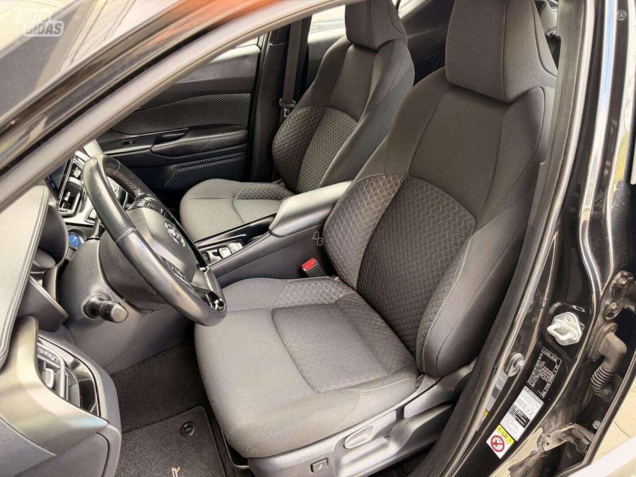 Melns Toyota C-HR 2018 Viļņa, ar dzinēja tilpumu 1.80 L un nobraukumu 83 tūkst. km par 16950 €, foto 22 vietnē AUTOMOTO.COM.LV