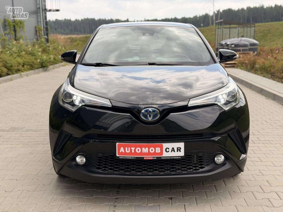 Black Toyota C-HR 2018 in Vilnius, with an engine capacity of 1.80 L and mileage of 83 thousand km for 16950 €, photo 4 on AUTOMOTO.COM.LV
