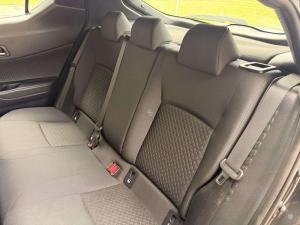 Black Toyota C-HR 2018 in Vilnius, with an engine capacity of 1.80 L and mileage of 83 thousand km for 16950 €, photo 25 on AUTOMOTO.COM.LV