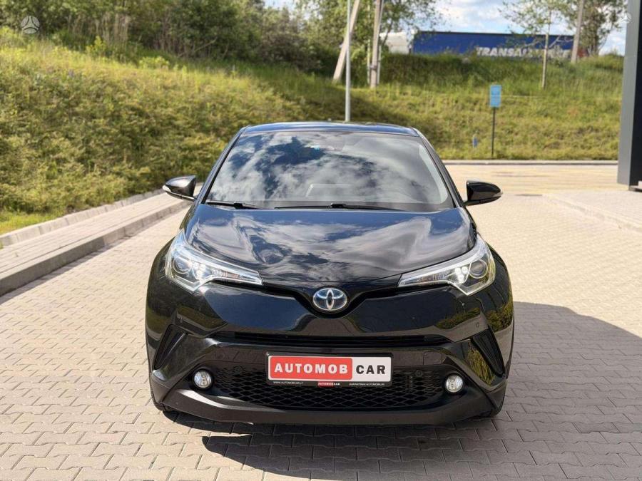 Black Toyota C-HR 2018 in Vilnius, with an engine capacity of 1.80 L and mileage of 132 thousand km for 17350 €, photo 3 on AUTOMOTO.COM.LV
