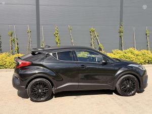 Black Toyota C-HR 2018 in Vilnius, with an engine capacity of 1.80 L and mileage of 132 thousand km for 17350 €, photo 5 on AUTOMOTO.COM.LV