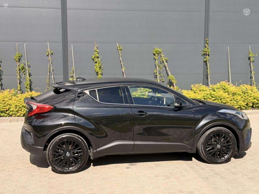 Black Toyota C-HR 2018 in Vilnius, with an engine capacity of 1.80 L and mileage of 132 thousand km for 17350 €, photo 5 on AUTOMOTO.COM.LV