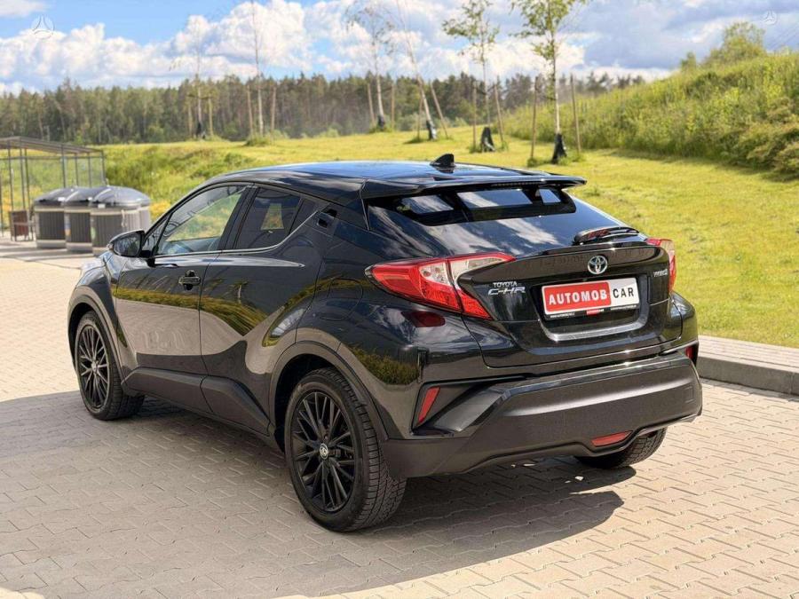 Black Toyota C-HR 2018 in Vilnius, with an engine capacity of 1.80 L and mileage of 132 thousand km for 17350 €, photo 9 on AUTOMOTO.COM.LV