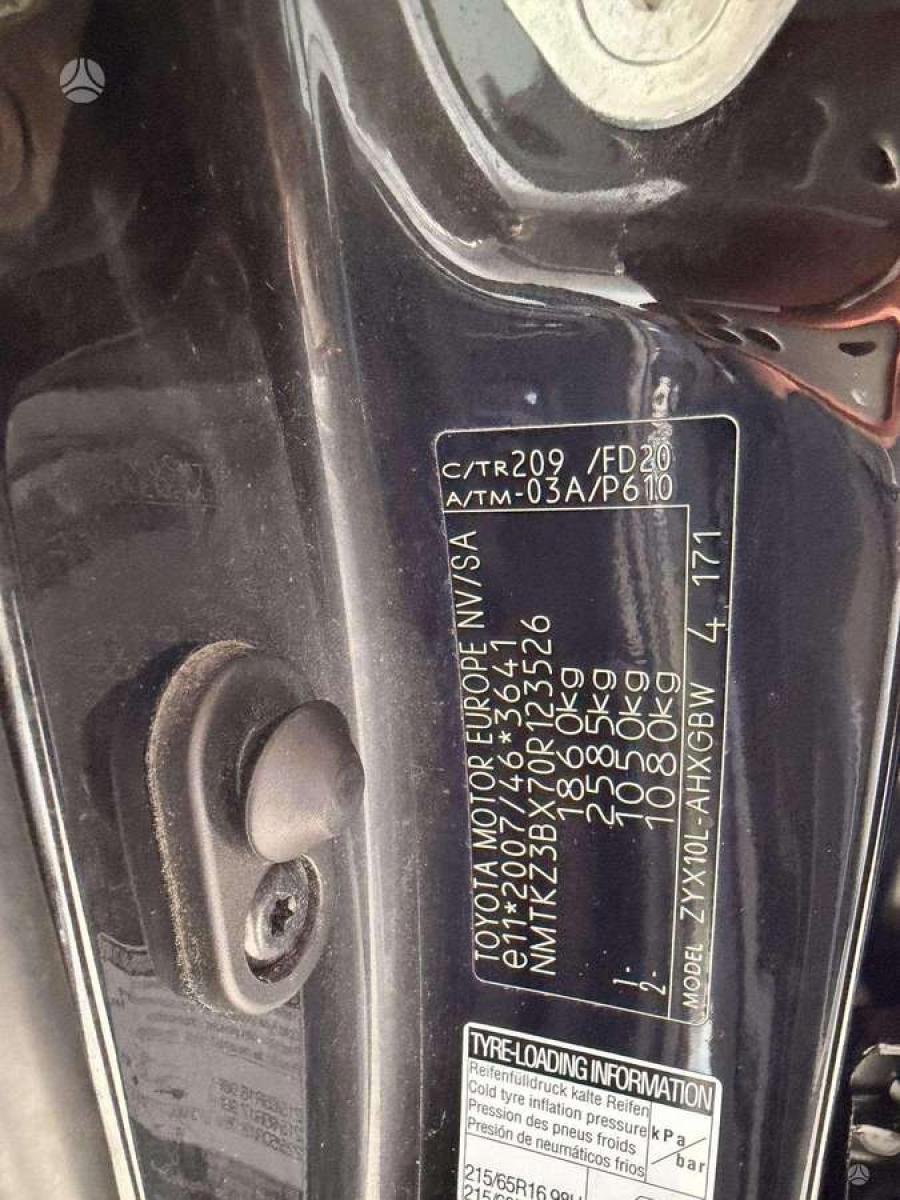 Black Toyota C-HR 2018 in Vilnius, with an engine capacity of 1.80 L and mileage of 132 thousand km for 17350 €, photo 11 on AUTOMOTO.COM.LV