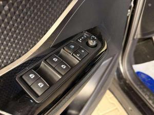 Black Toyota C-HR 2018 in Vilnius, with an engine capacity of 1.80 L and mileage of 132 thousand km for 17350 €, photo 15 on AUTOMOTO.COM.LV