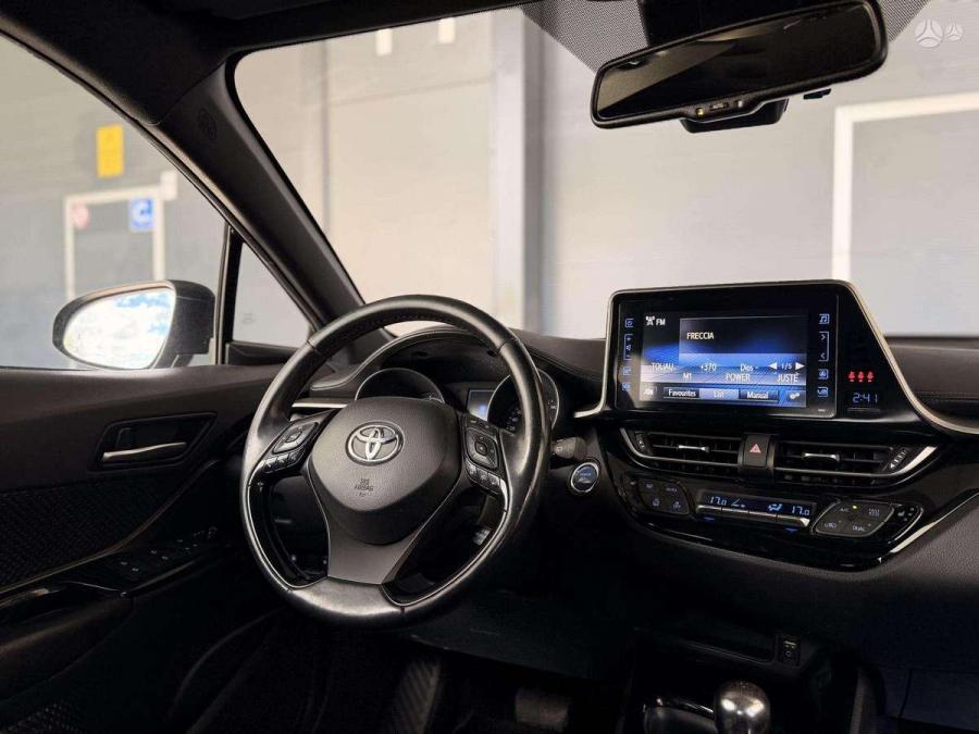 Black Toyota C-HR 2018 in Vilnius, with an engine capacity of 1.80 L and mileage of 132 thousand km for 17350 €, photo 17 on AUTOMOTO.COM.LV