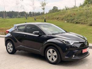 Black Toyota C-HR 2018 in Vilnius, with an engine capacity of 1.80 L and mileage of 83 thousand km for 16950 €, photo  on AUTOMOTO.COM.LV