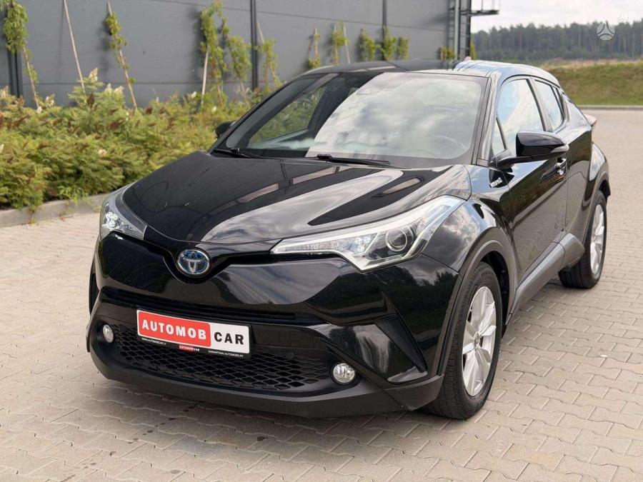 Black Toyota C-HR 2018 in Vilnius, with an engine capacity of 1.80 L and mileage of 83 thousand km for 16950 €, photo 3 on AUTOMOTO.COM.LV