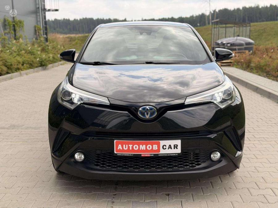 Black Toyota C-HR 2018 in Vilnius, with an engine capacity of 1.80 L and mileage of 83 thousand km for 16950 €, photo 4 on AUTOMOTO.COM.LV