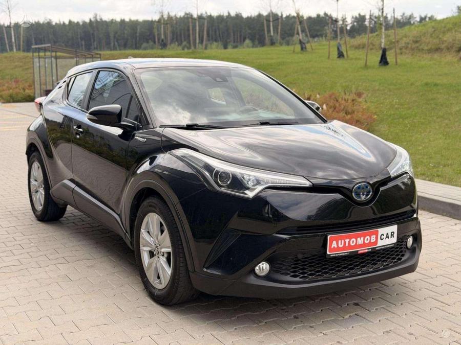 Black Toyota C-HR 2018 in Vilnius, with an engine capacity of 1.80 L and mileage of 83 thousand km for 16950 €, photo 5 on AUTOMOTO.COM.LV