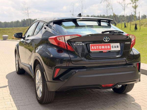 Black Toyota C-HR 2018 in Vilnius, with an engine capacity of 1.80 L and mileage of 83 thousand km for 16950 €, photo 5 on AUTOMOTO.COM.LV