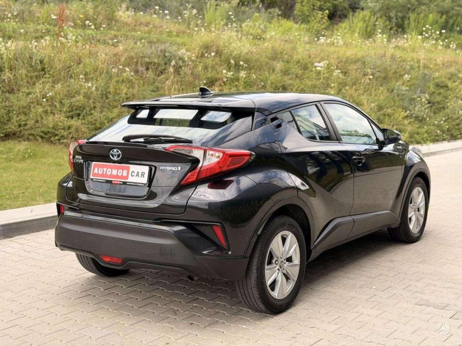 Black Toyota C-HR 2018 in Vilnius, with an engine capacity of 1.80 L and mileage of 83 thousand km for 16950 €, photo 10 on AUTOMOTO.COM.LV
