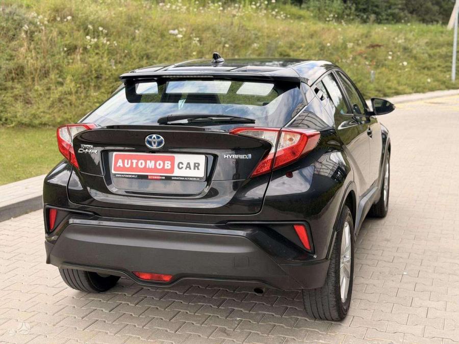 Black Toyota C-HR 2018 in Vilnius, with an engine capacity of 1.80 L and mileage of 83 thousand km for 16950 €, photo 11 on AUTOMOTO.COM.LV