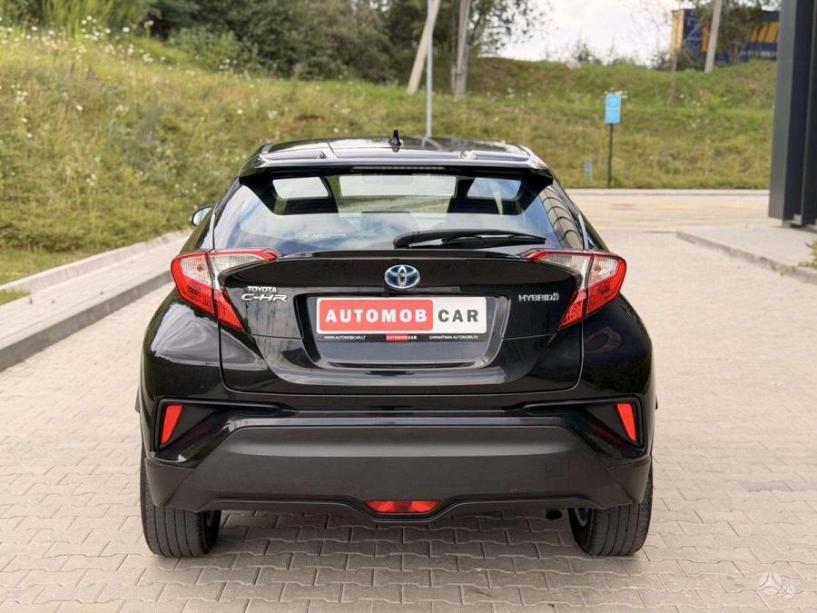 Black Toyota C-HR 2018 in Vilnius, with an engine capacity of 1.80 L and mileage of 83 thousand km for 16950 €, photo 12 on AUTOMOTO.COM.LV