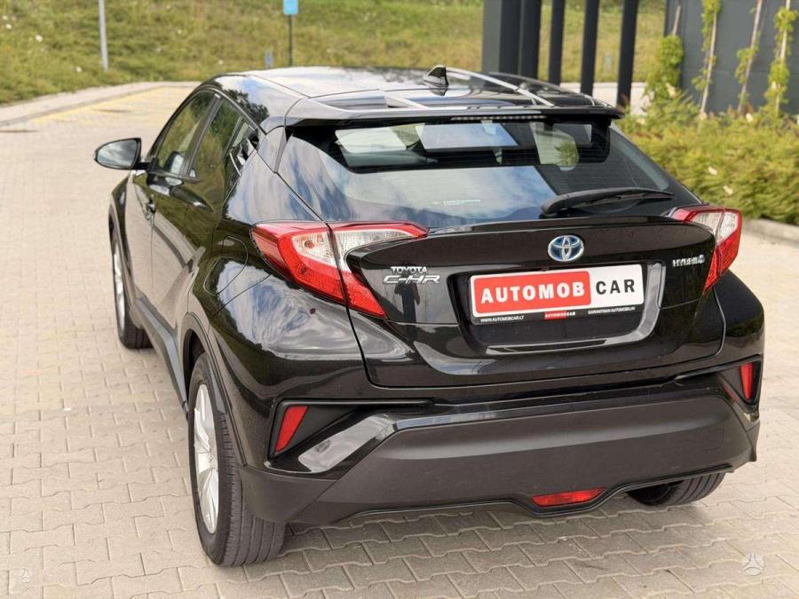 Black Toyota C-HR 2018 in Vilnius, with an engine capacity of 1.80 L and mileage of 83 thousand km for 16950 €, photo 13 on AUTOMOTO.COM.LV