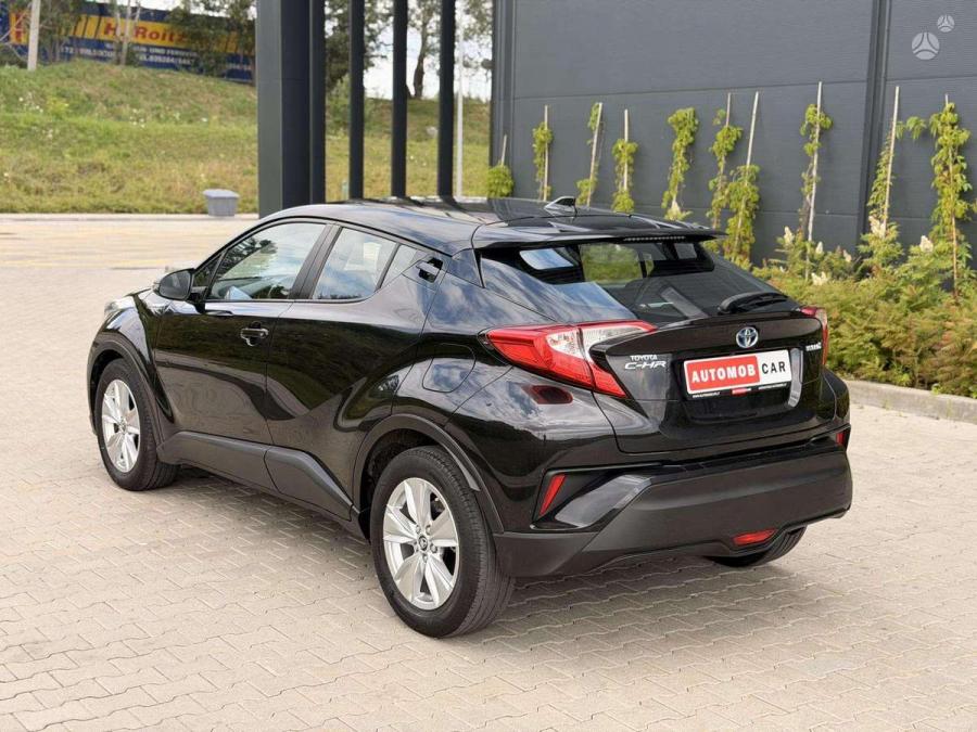 Black Toyota C-HR 2018 in Vilnius, with an engine capacity of 1.80 L and mileage of 83 thousand km for 16950 €, photo 14 on AUTOMOTO.COM.LV